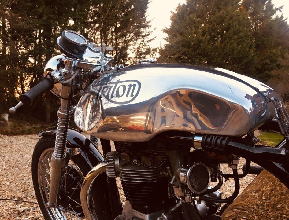 Custom motorcycle fuel tanks store